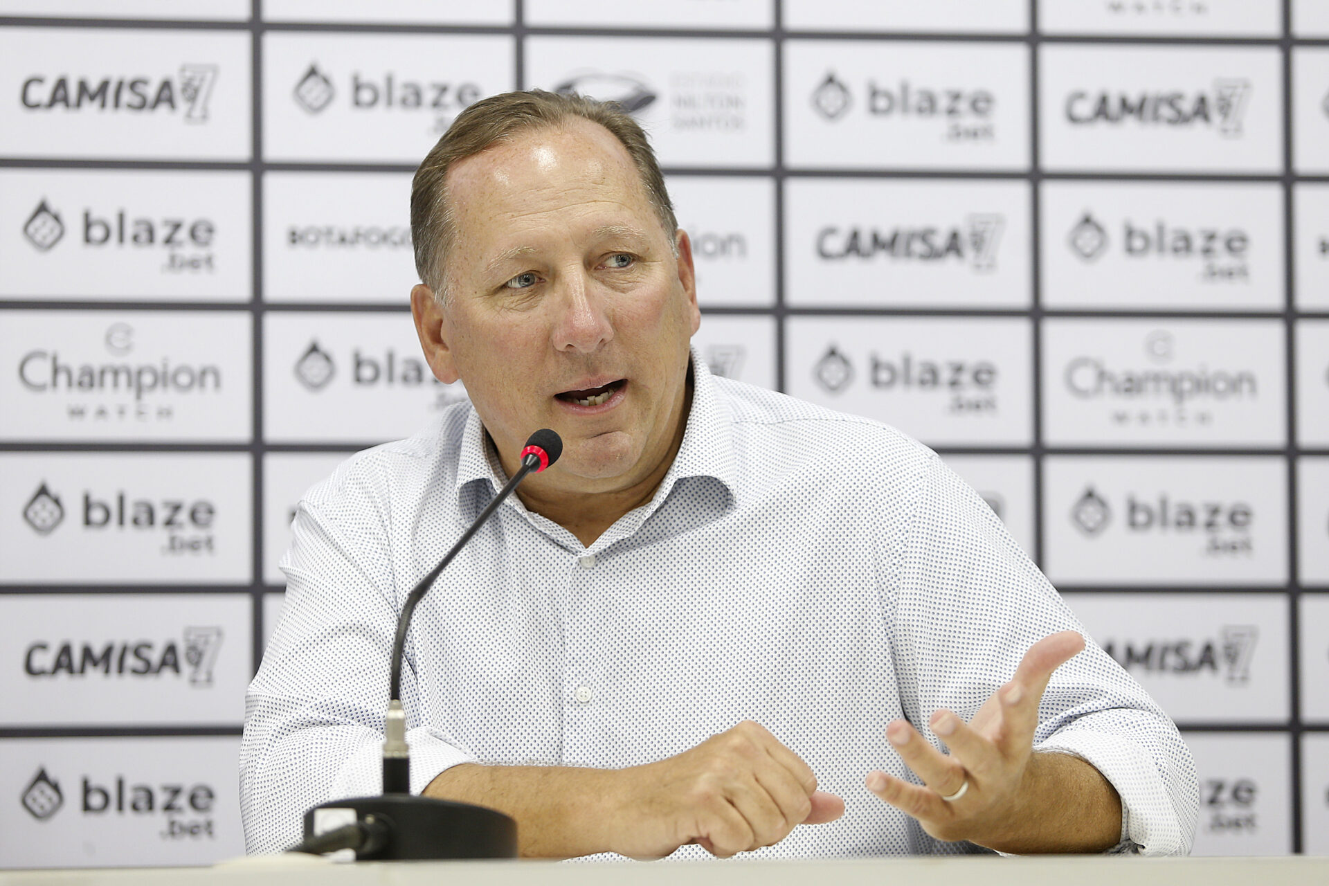 John Textor, do Botafogo, surpreende e oferece altas para fechar com ...