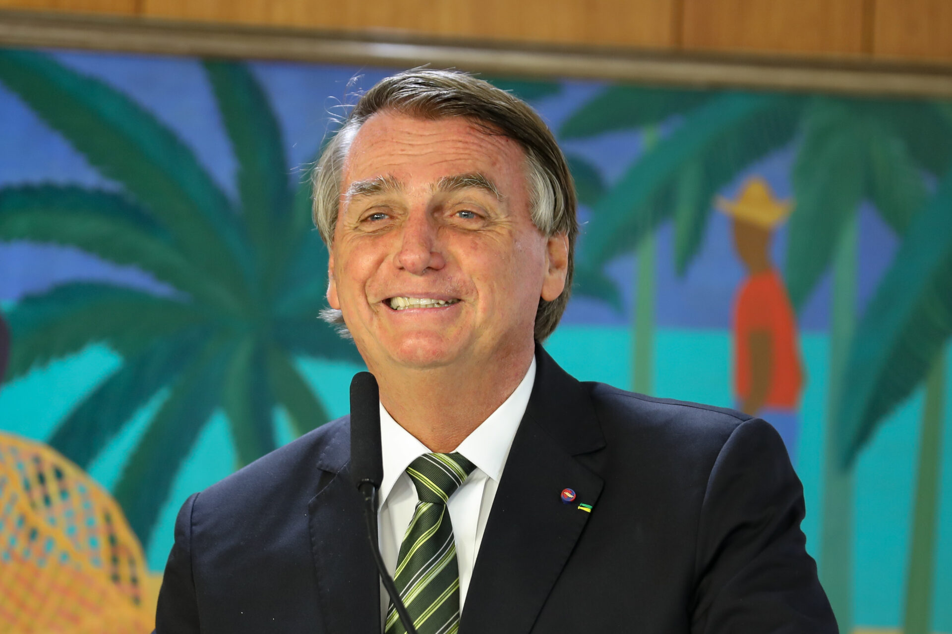 Zagueiro declara apoio a Bolsonaro e agita torcida do Corinthians na ...