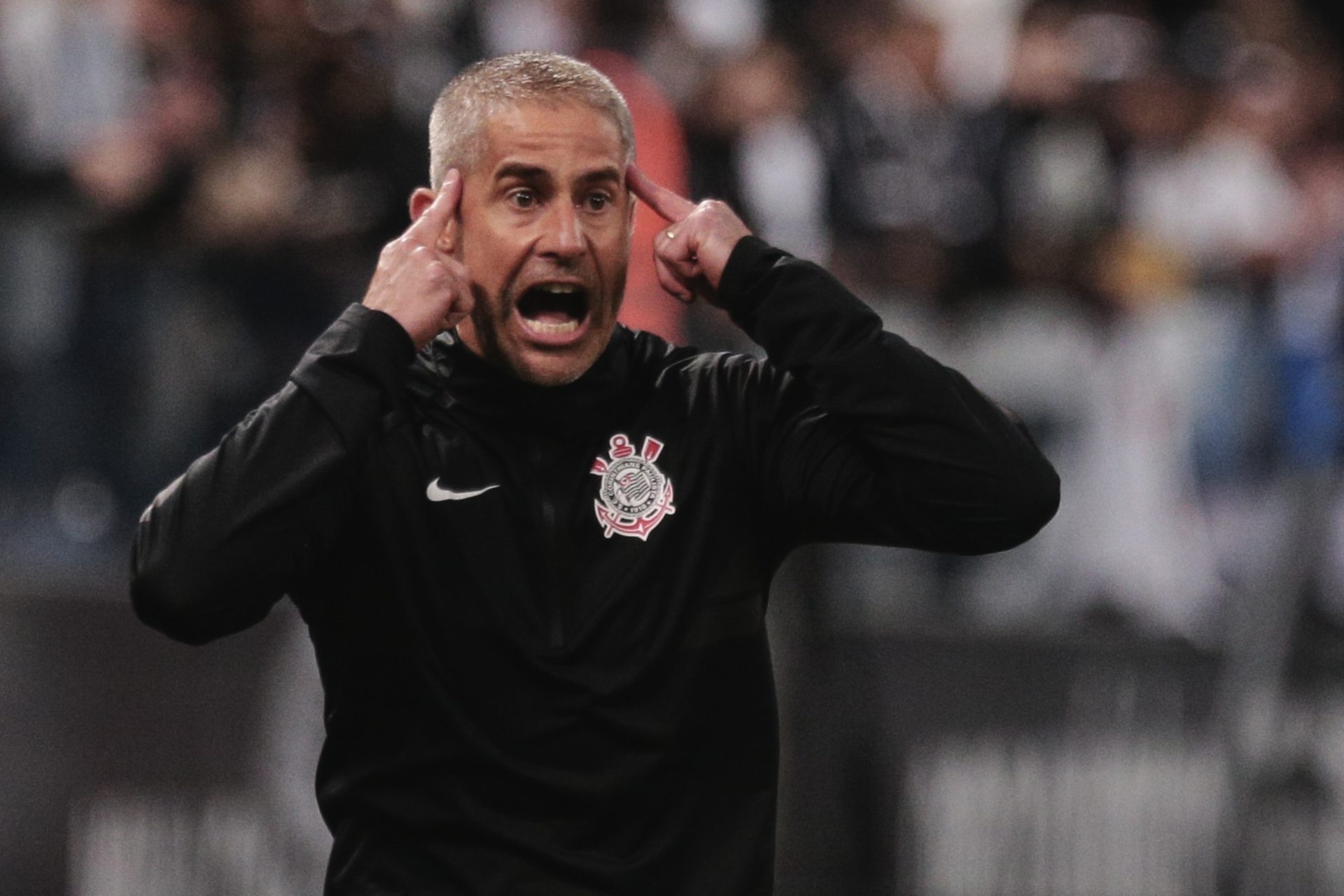 O retorno? Sylvinho 'dá as caras' e abre o jogo sobre possibilidade de ...