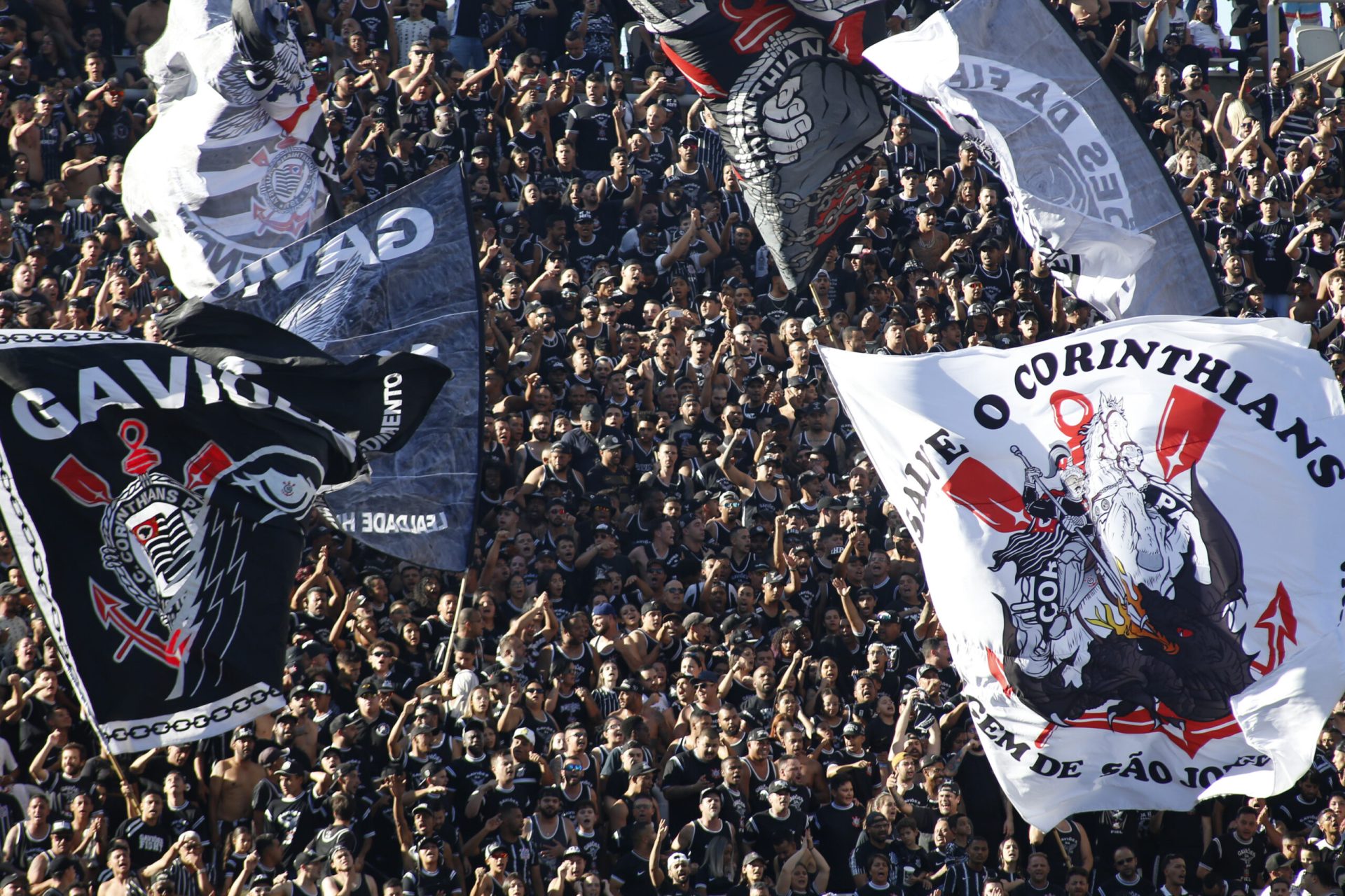 Torcida faz história! Campanha do Corinthians atinge 100 boletos pagos e valor impressiona
